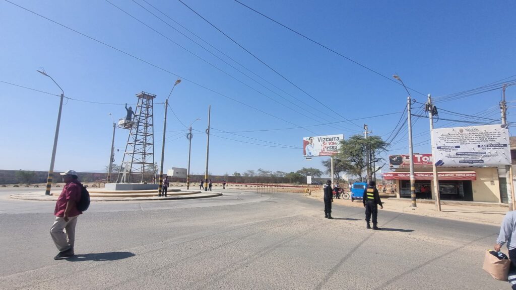 Municipio mejora vía de ingreso a Talara - Lo Dice la Gente